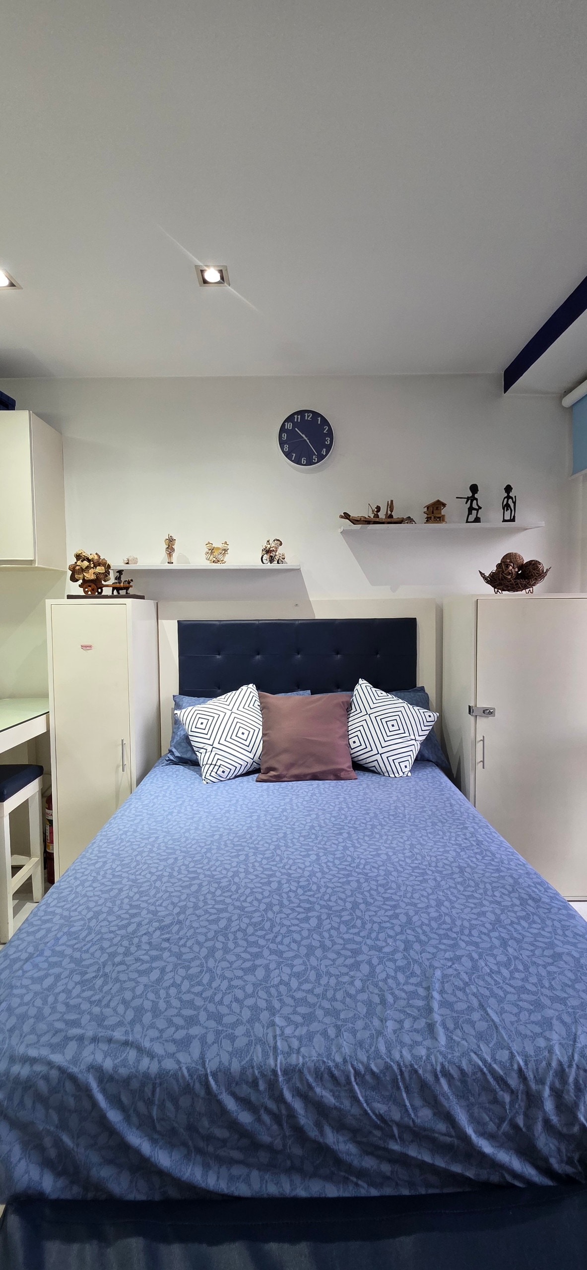 Central Makati Luxury Studio with Best Sky View - Hotels for Rent in ...