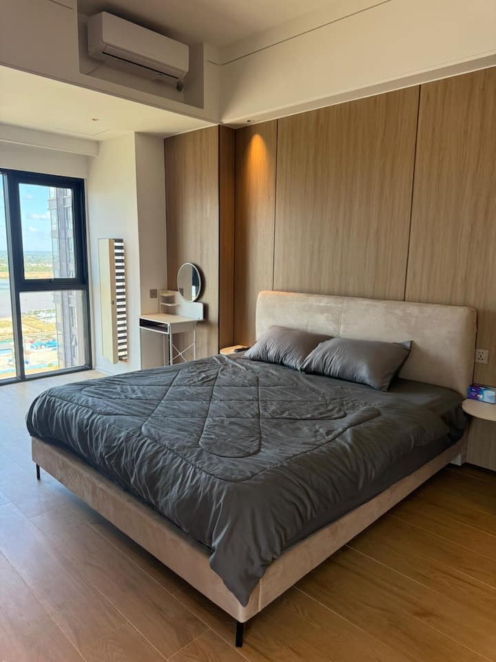 Sky-high Luxury 2br | Panoramic City View - Phnom Penh