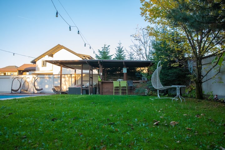 Vilă Cu Piscina Bragadiru - București