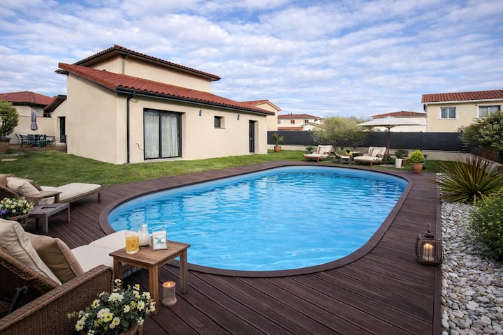 Villa Familiale Avec Piscine - Pérouges