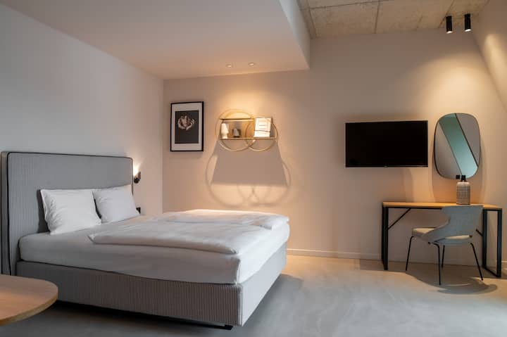 Hotel Miano By Limehome | Queen Room - Munich