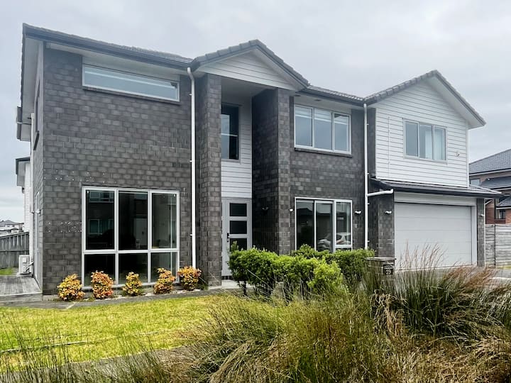 Parkside Elegance On Puoro St Near Shopping Centre - Auckland