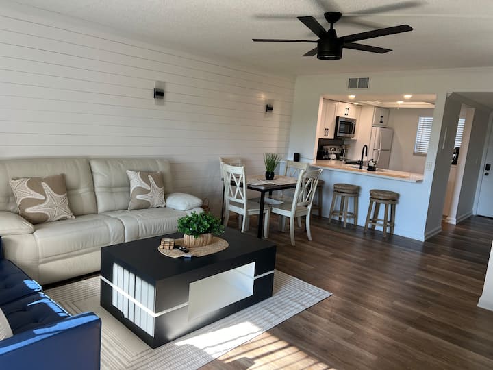 Inviting 2-bed
Sarasota Retreat, Golf Course View - Sarasota, FL