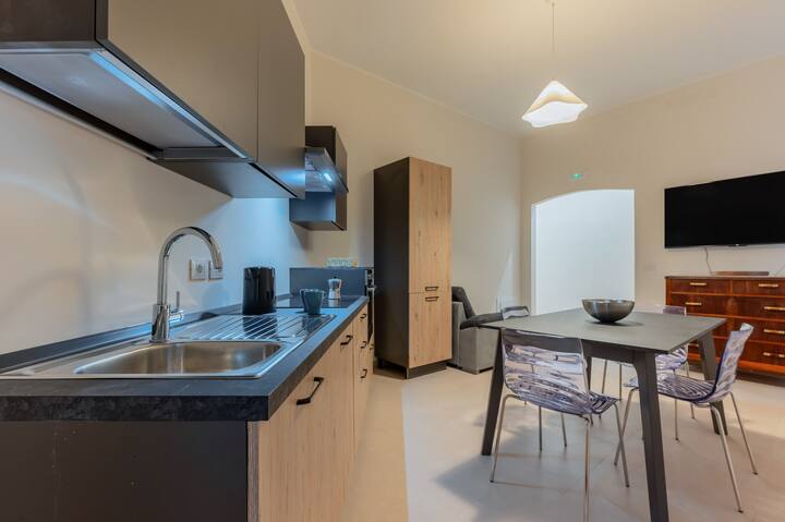 Guesthost - Sorriso Acese - Classy Flat W/ Parking - Acireale