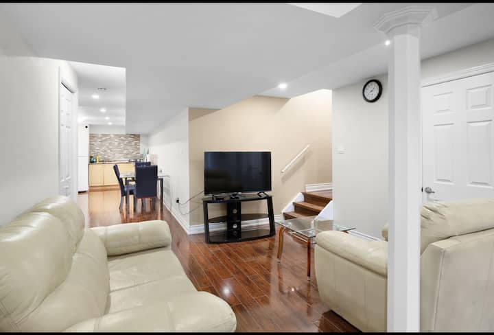 Bright, Spacious And Quiet Getaway With Backyard. - Oshawa