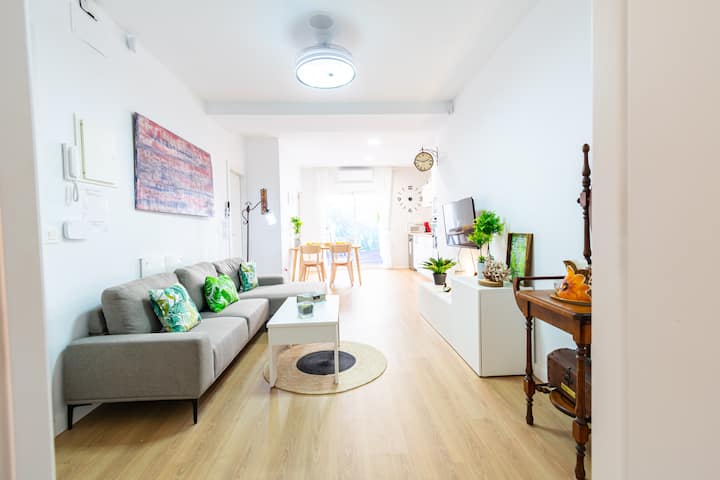 Haven Of Peace With Private Patio | Renovated - Águilas