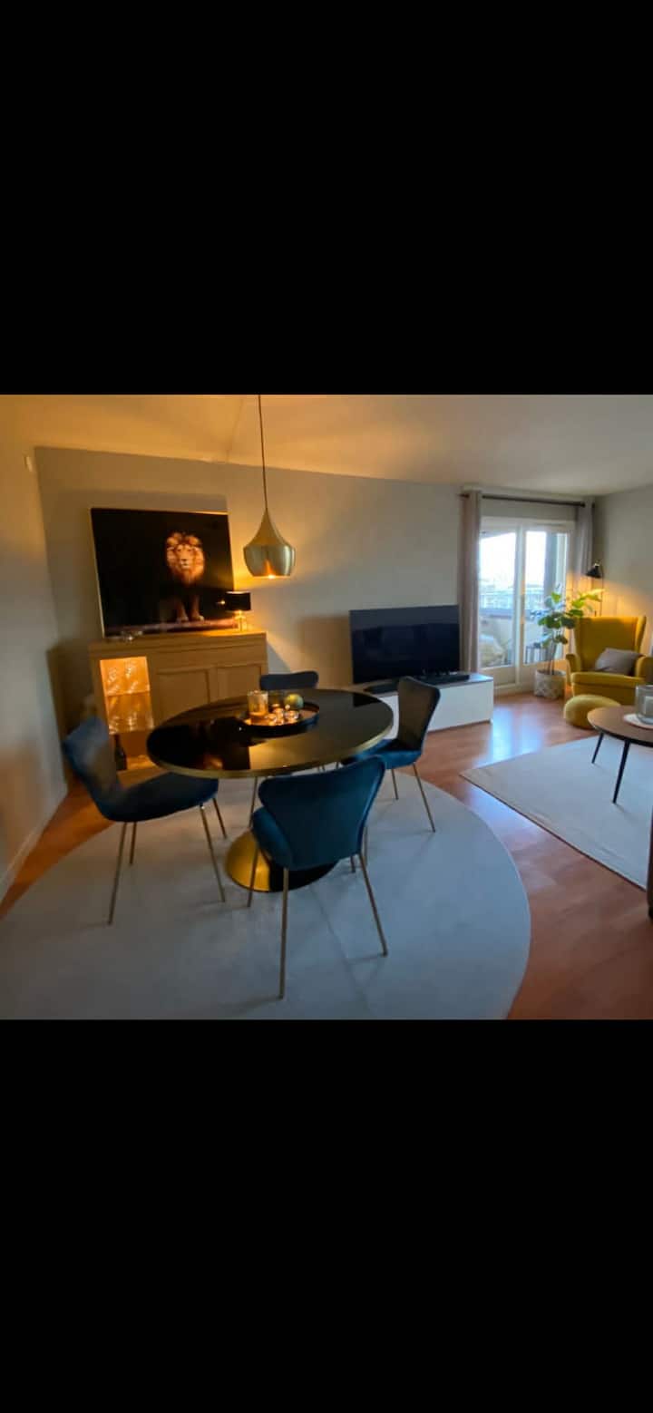 Stilren Leilighet Med Balkong Og Havutsikt. - Trondheim