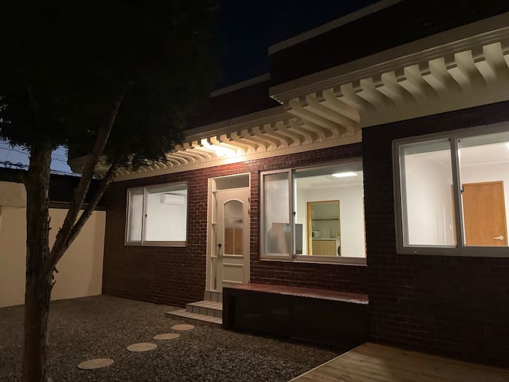 집전체/바베큐/침대6개/온돌1/황리단길15분/대릉원10분/셀프체크인/주차무료 - Gyeongju-si