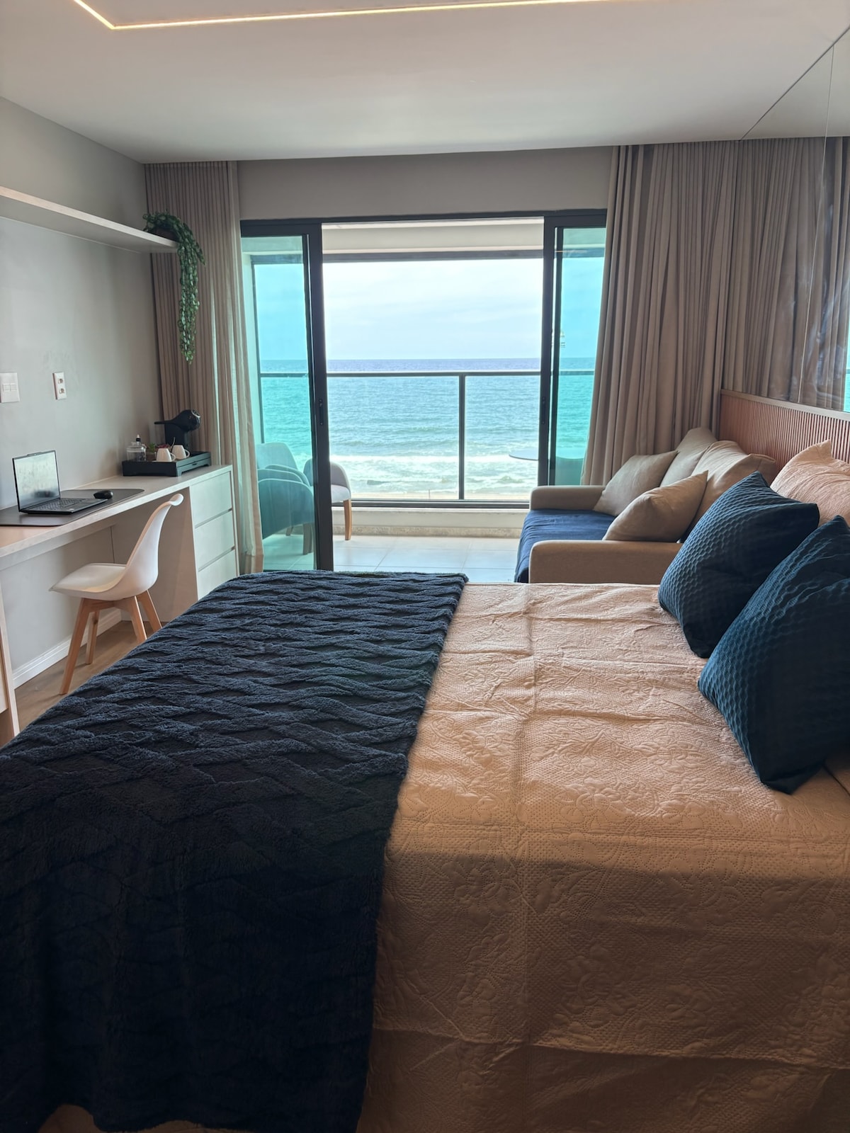 Complete oceanfront studio, high standard, Salvador - Apartments for ...