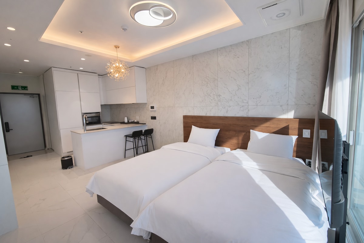 Magnum Nampo Hotel/#Ocean View Room/#1 minute from Jagalchi Market/# ...