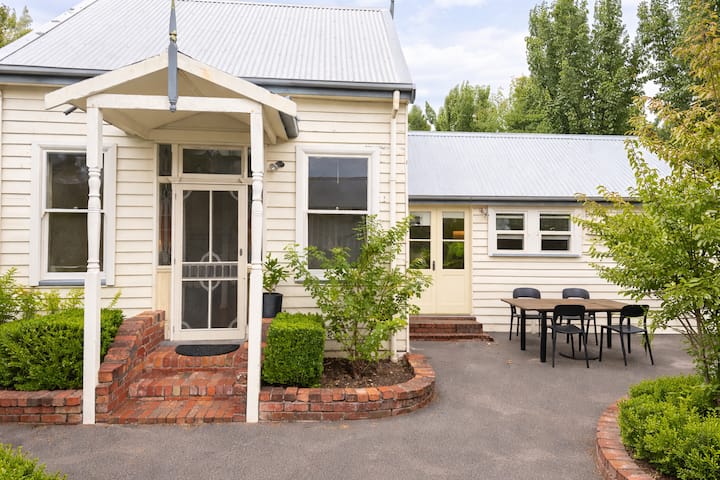 Willow Cottage | Cosy Heritage Retreat - Ballarat