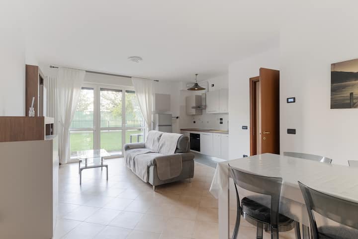 Guesthost - Rogoredo Cozy Flat With Garden - San Donato Milanese