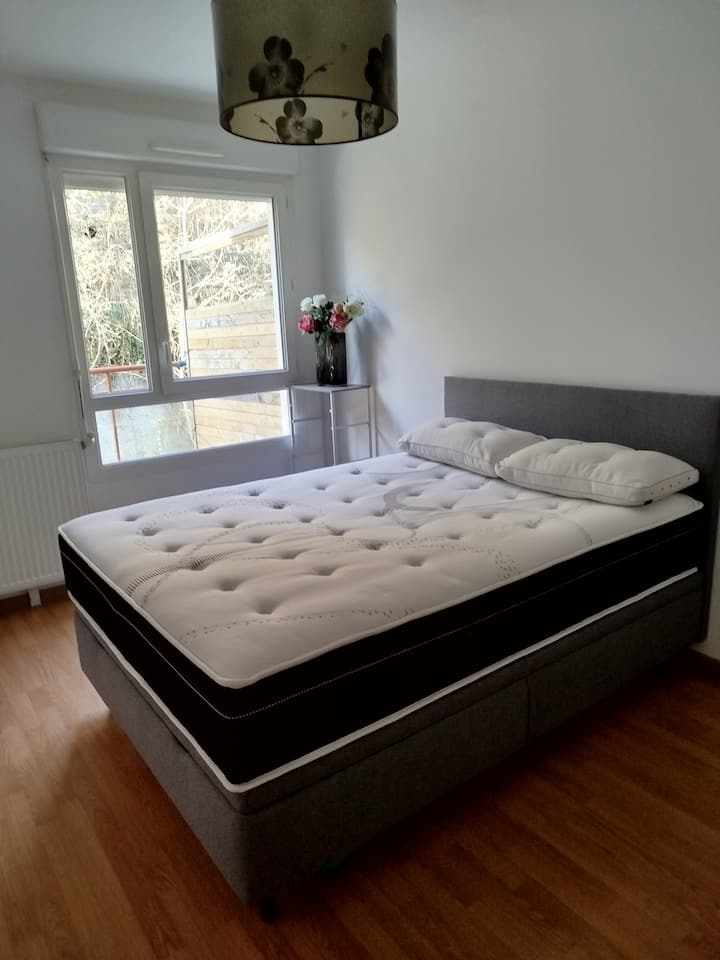 Chambre Lit Hôtellerie - Annemasse