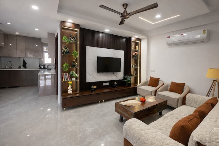 Luxury 3bhk | Walk To Yashobhoomi | 10 Min Airport - Delhi