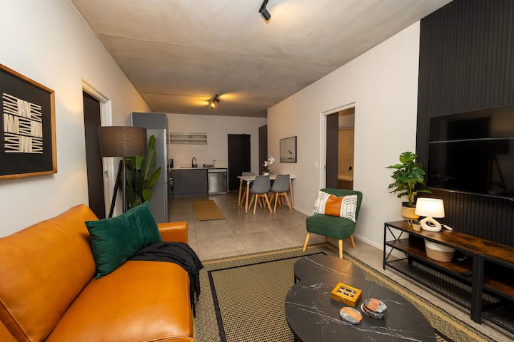 Hyde Park 2-bed | En-suite | Backup Power & Water - Johannesburg