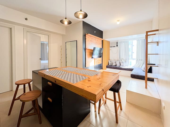 Sleek 2-bedroom Haven | Avida Riala, It Park Cebu - Cebu