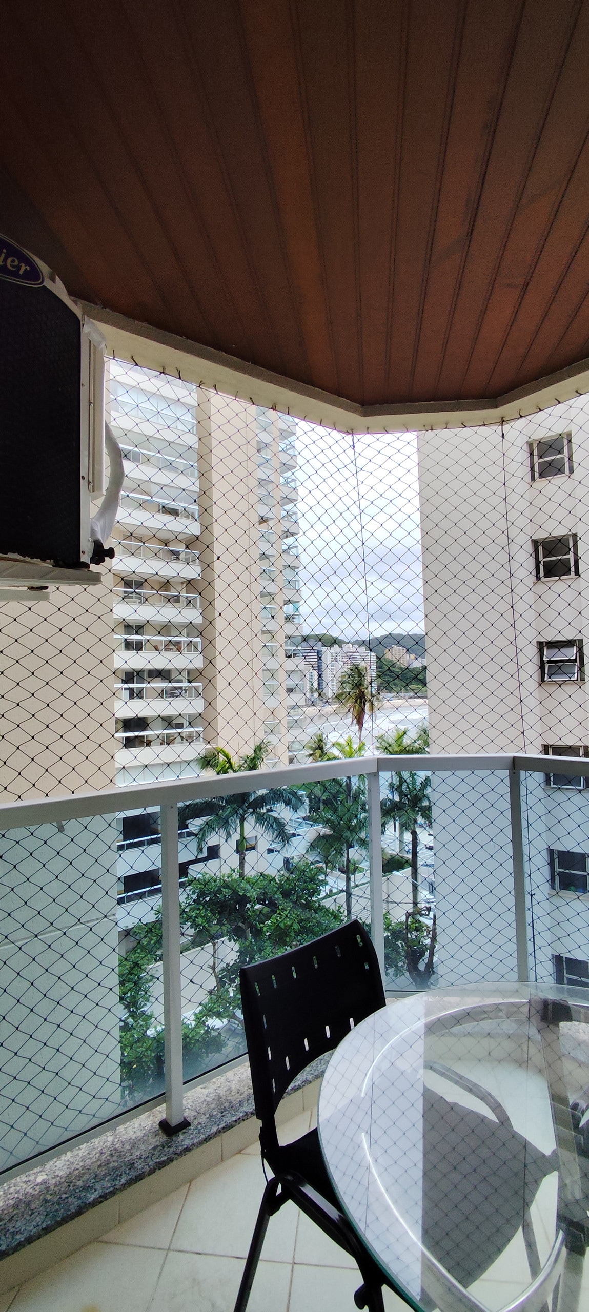 44cd -Appartement 3 chambres, 2 salles de bain, balcon gastronomique ...