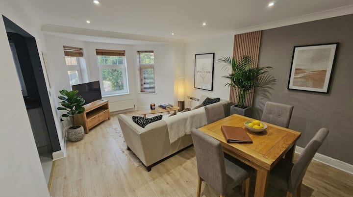 Central Entire Flat Bournemouth, Gated Parking. - Bournemouth