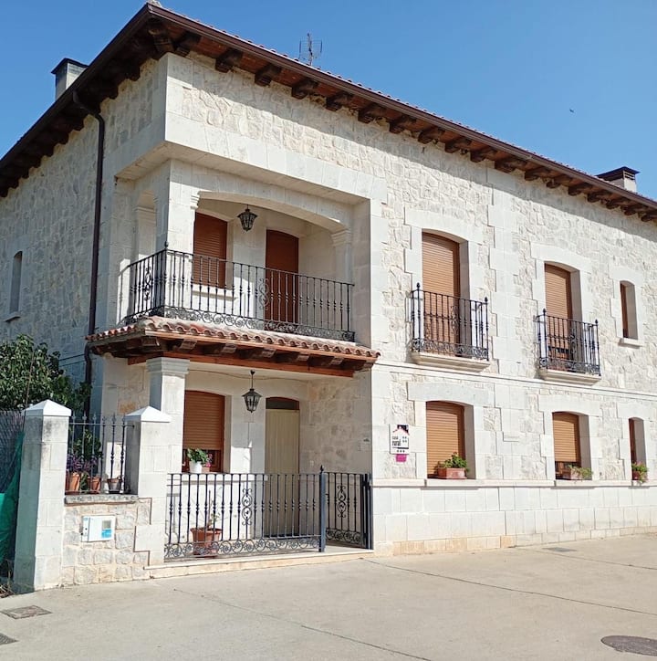 Casa Rural De Tres Estrellas ‘El Torreón Ii’ - Caleruega