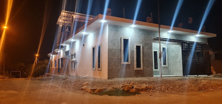 Casa Cómoda, Dos Habitaciones, Garaje, Servicio Ba - Ballenita