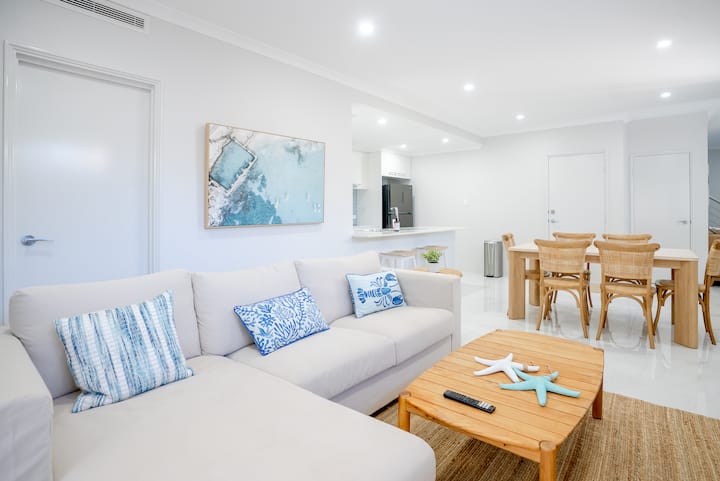 Family Oasis By The River In Riverton - Perth