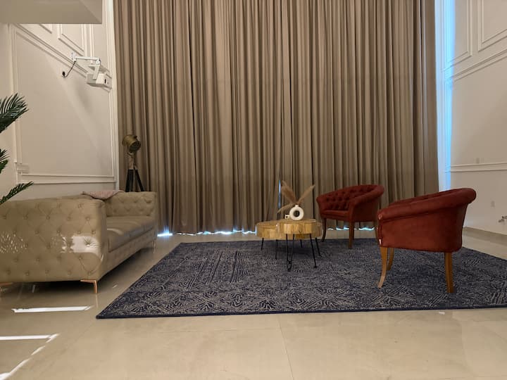 Luxury Duplex Loft | Jacuzzi • Projector • Balcony - Manesar