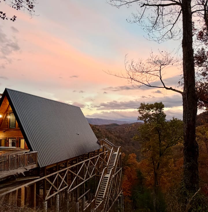 Stunning A-frame W/ Hot Tub + Epic Mountain Views - États-Unis