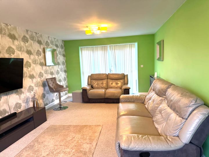 Spacious Modern 4-bedroom Detached Home In Corby - Corby
