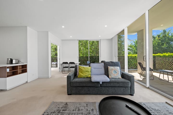 Upscale 3-br Living In Prestigious Breakfast Point - Strathfield
