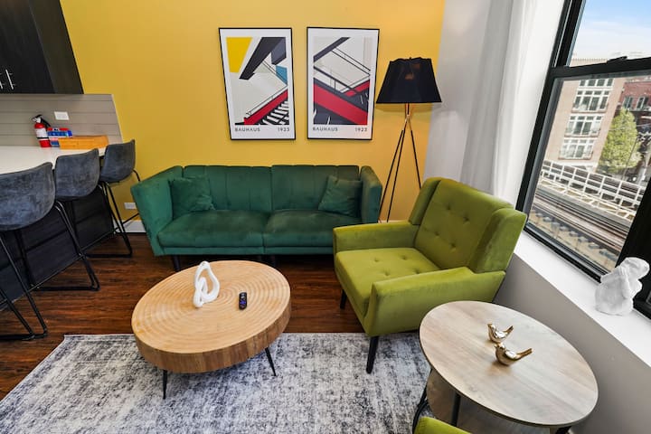 Business + Leisure 420-ok 3br Suite Near Mccormick - Chicago, IL