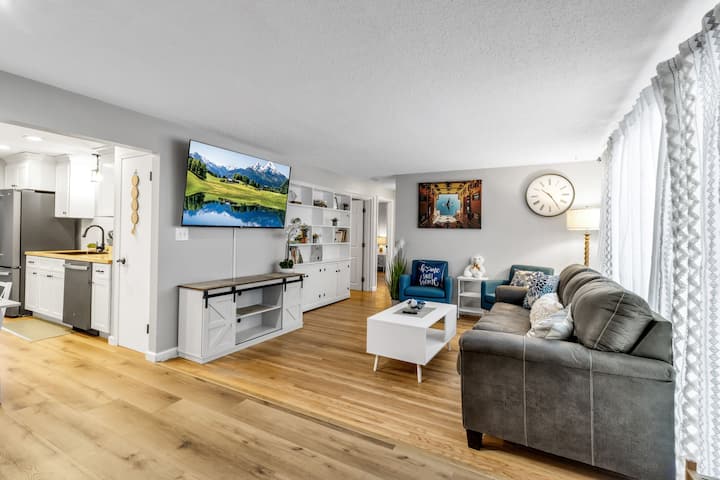 New*clean*3bdrm*centrally Located*free Parking*a/c - Kenmore, NY