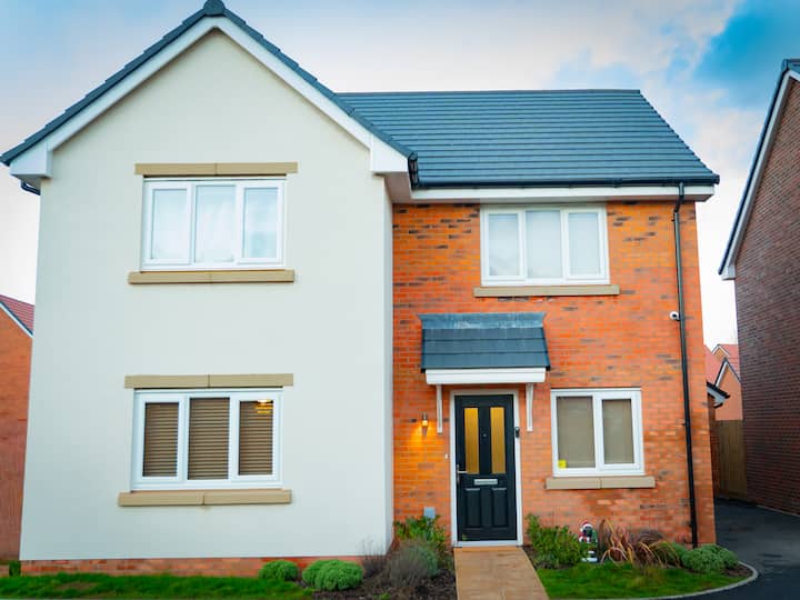 Curtiss House. A Luxury 4-bedroom Home In Nuneaton - Nuneaton