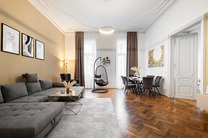 Spacious Luxury Apartment • 3 Bedrooms • Sleeps 7 - Vienne