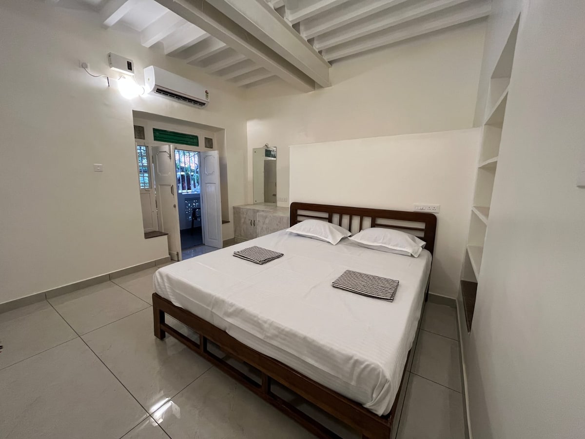 Auro Mithra Heritage Stay - White Town - Anandha - Houses for Rent in ...