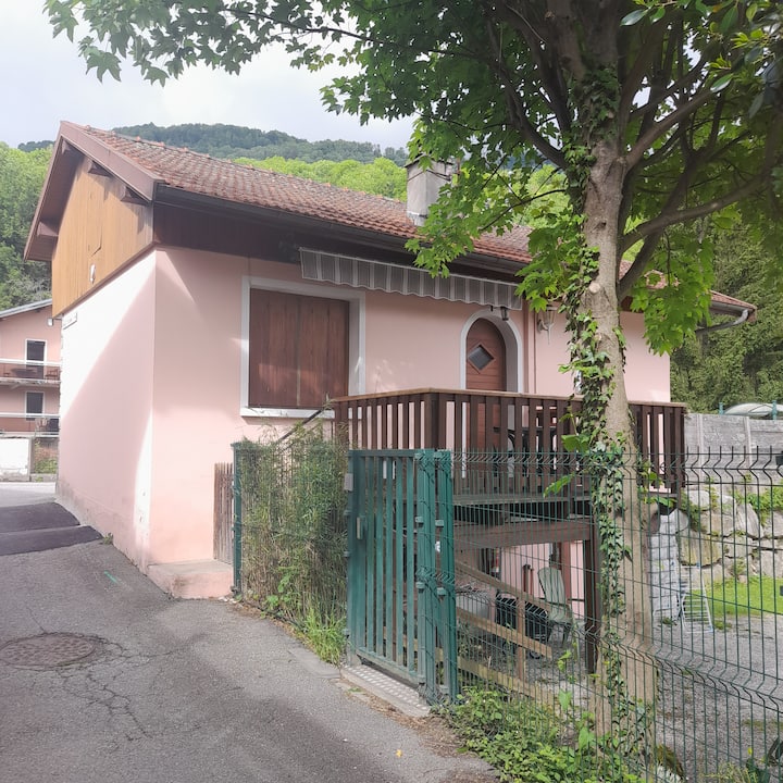 Petite Maisonnette Avec Terrasse - Moutiers
