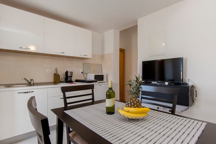 Apartment Zoran 2br W/ Sea View In Pirovac - Pirovac