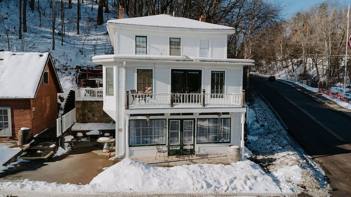 The Cottage Suite @ Porter's Corner - Taylors Falls, MN