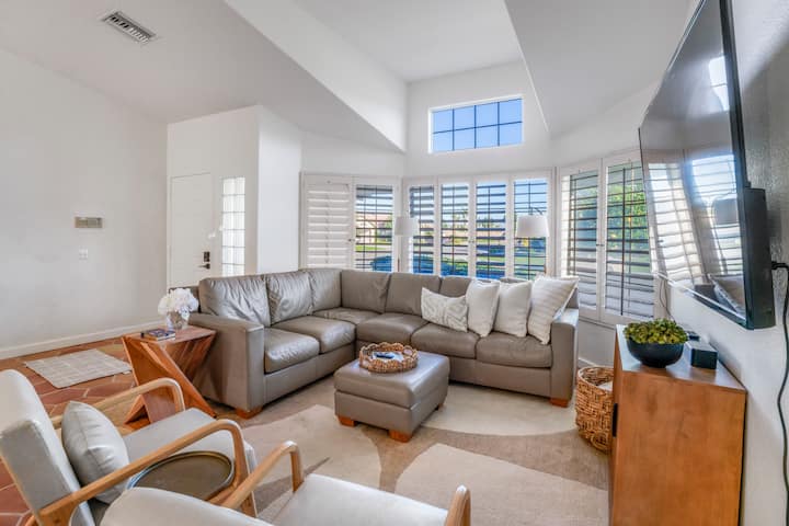 Luxury Private Pool & Hot Tub Cool Summer Retreat - Indian Wells, CA