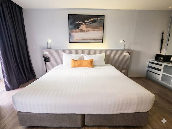 Jr. Suite With Tub In Hotel Near Central Phuket - Phuket