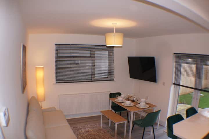 Seafront Family Home For 6 With Parking & Gardens! - Totnes