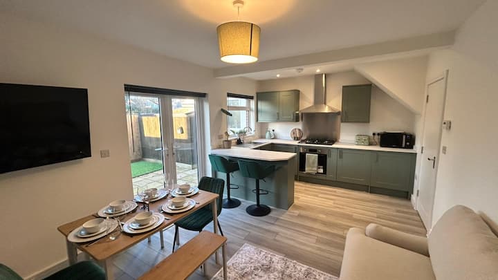 Seafront Home With Free Parking & Garden - Totnes