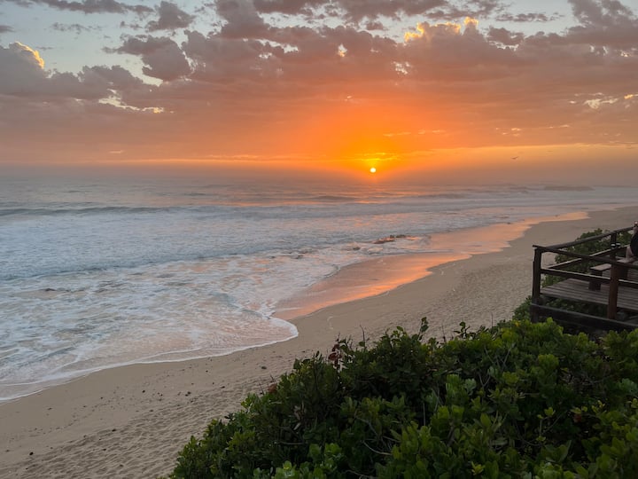 Endless Summer

Beach, Surf And Relaxation - Jeffreys Bay