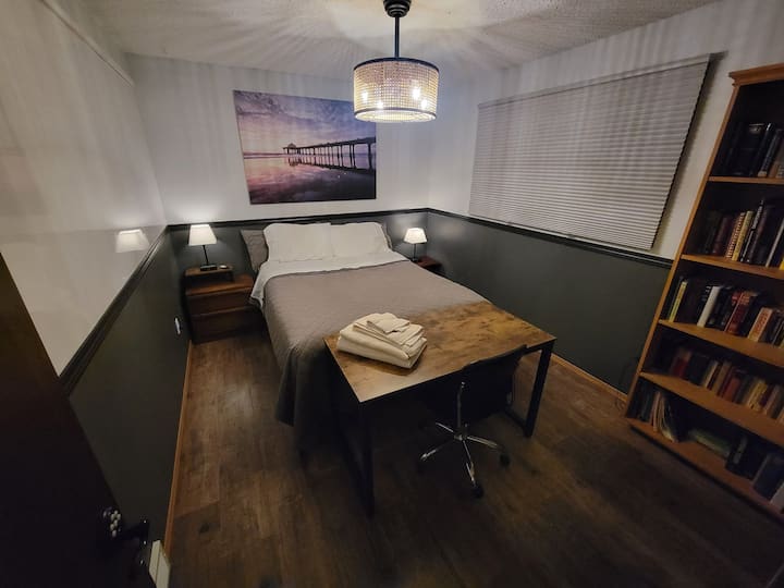 Manor Econo 2 Bdr - Medicine Hat