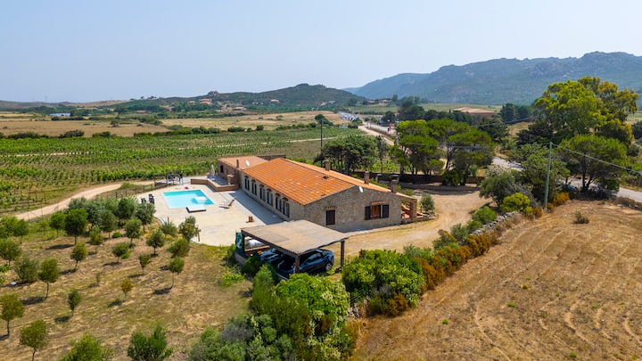 Lianti Deluxe Apartment - 2 Bdr W/ Swimming Pool - Portobello