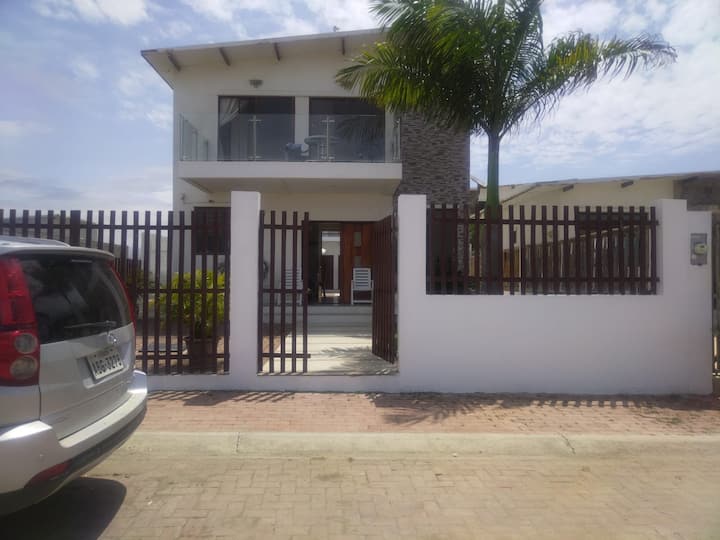 Casa Con Playa Privada - Ayangue