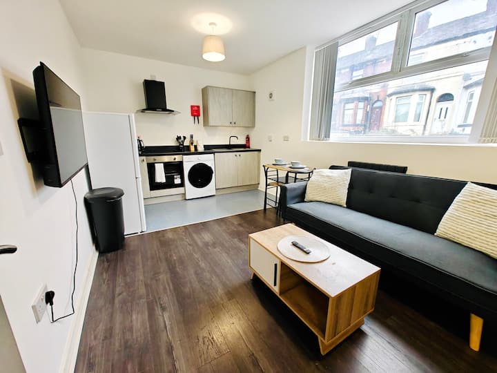 Modern 1br Business Stay With Fast Wifi - Rochdale
