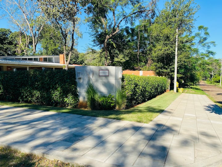 Casa Con Excelente Ubicación En San Bernardino - Paraguay
