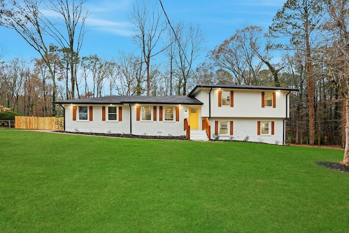 New Listing - Quiet And Large Home - Stone Mountain, GA