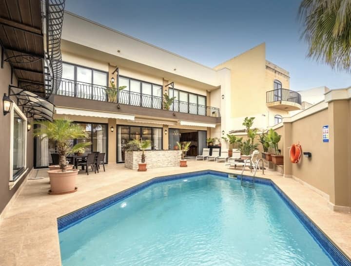 Poolside Family Getaway - Malta