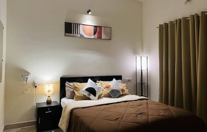 The K-town Nest - 1bhk With Terrace & Bar Counter - Bengaluru